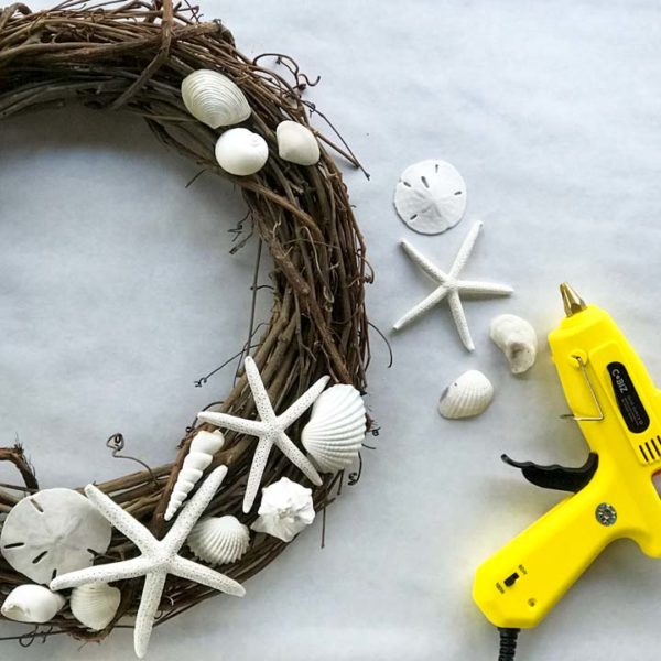 How To Make An Easy DIY Seashell Wreath - Coastal Wandering
