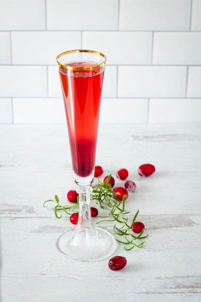 29 Easy Holiday Cocktails To Make This Year - Coastal Wandering