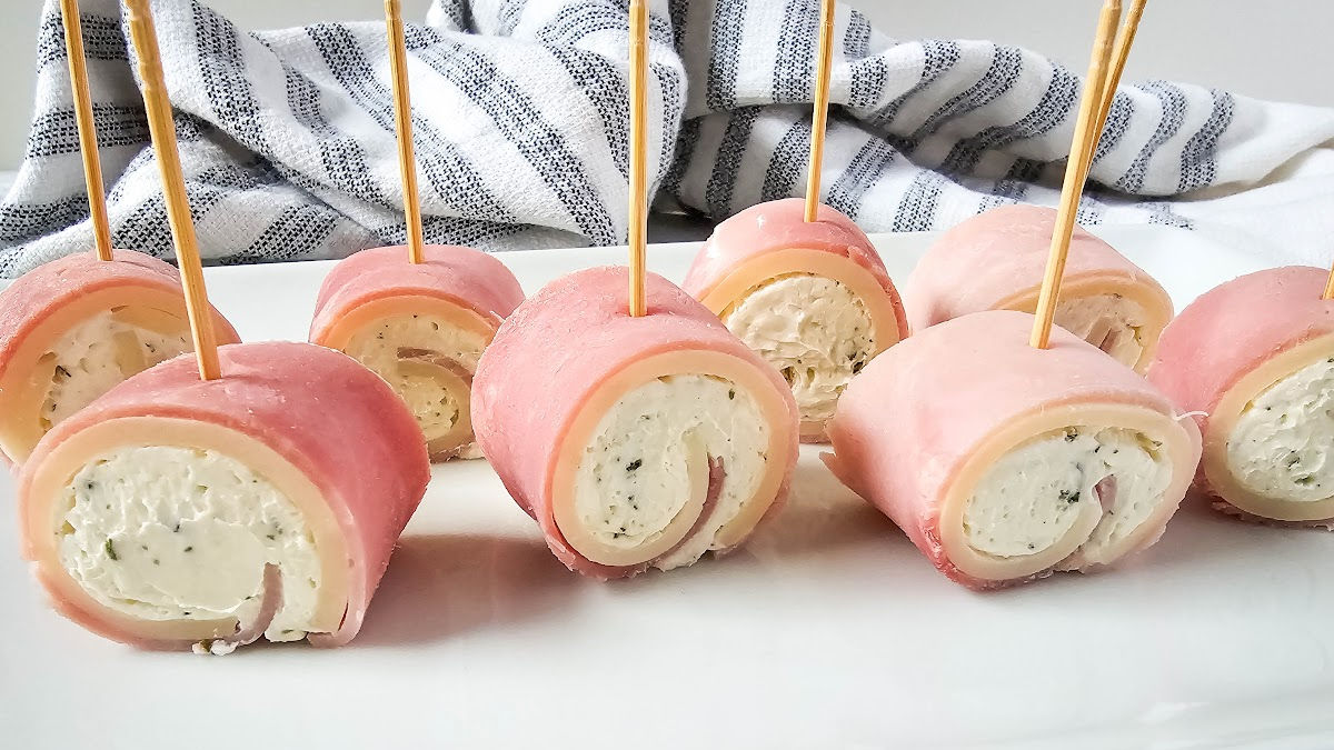 Ham Roll Ups With Cream Cheese (Easy Finger Foods For Party) - Coastal ...